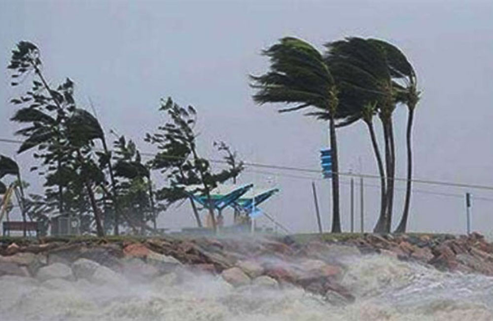 IS මදිවට සුළි කුණාටුවකුත් ලංකාව දෙසට